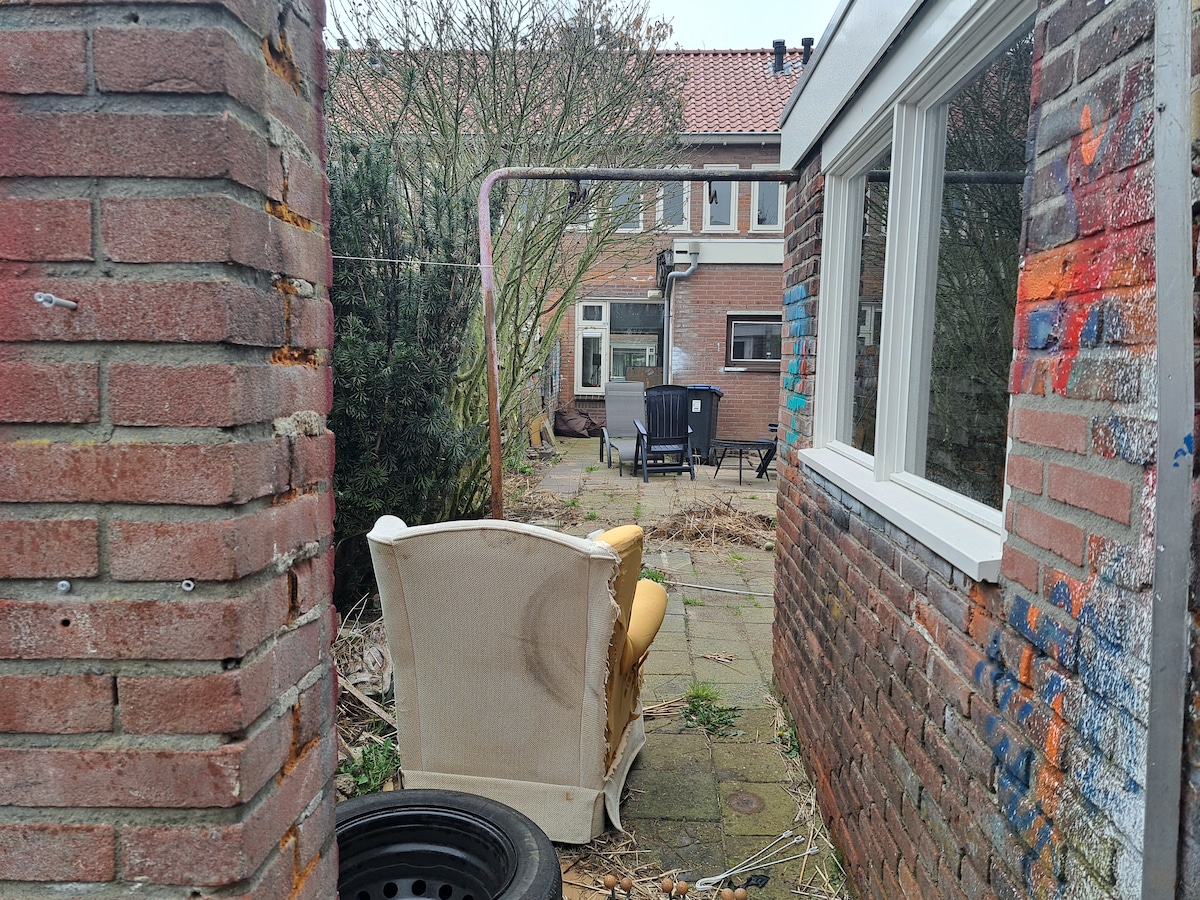 Ria (68) moet haar ‘paleisje’ in Vissenbuurt verlaten: ‘Van een touwtje ...