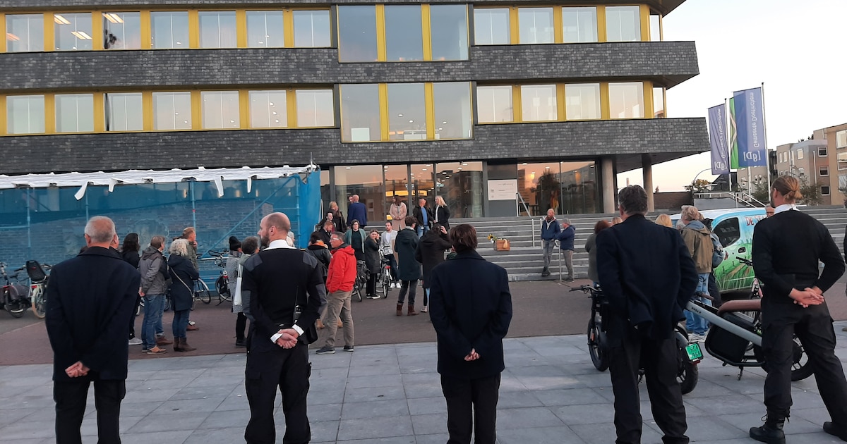 In optocht naar het stadhuis om de Doetinchemse Stadsboerin te houden ...