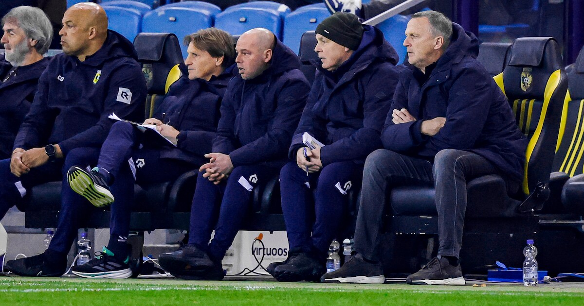 Ergernis bij Vitesse: assistent-trainers nog altijd in ongewisse over ...