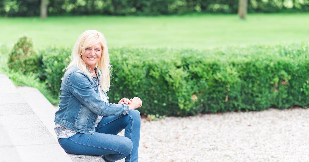 Carla zingt samen met duizend vrouwen in Leusden voor vrede in Oekraïne ...