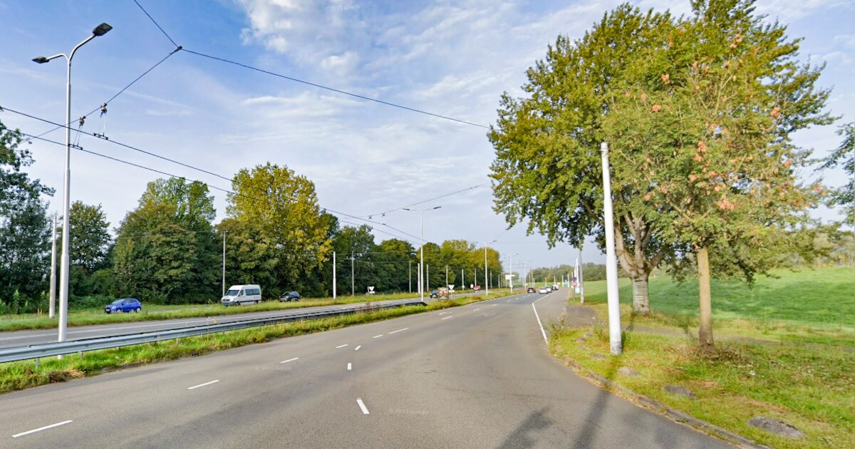 Batavierenweg krijgt aparte busstrook: bij grote drukte kan busbaan als ...