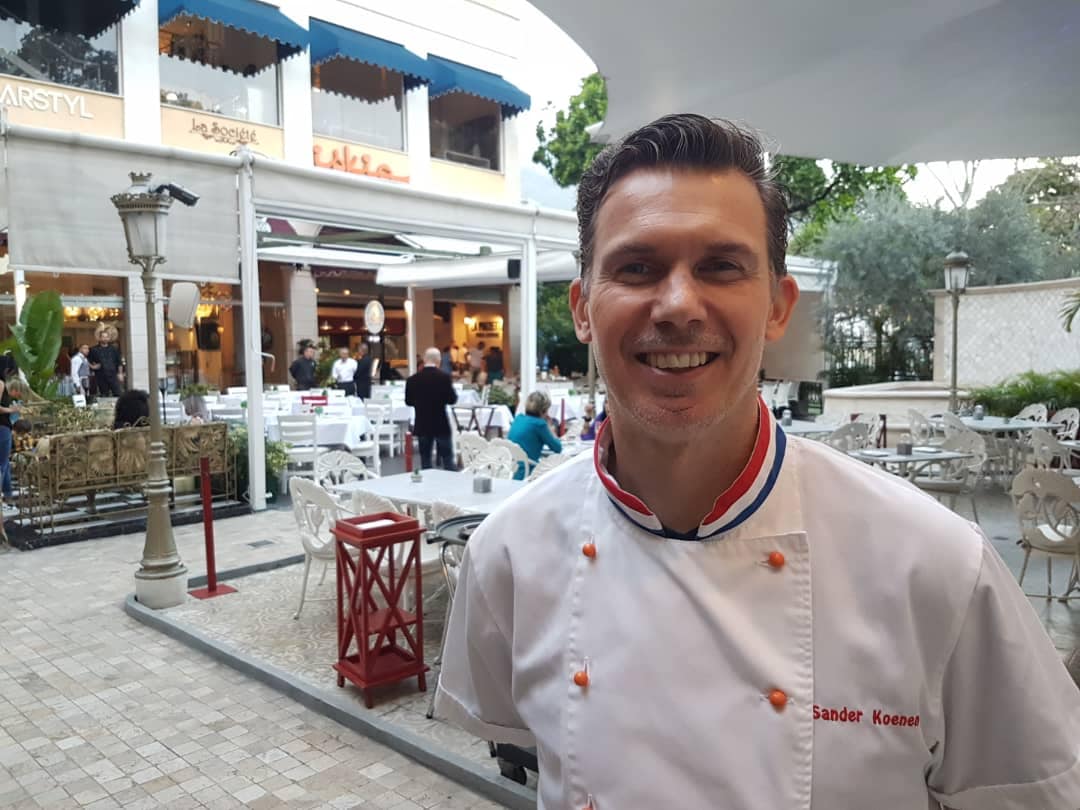Sander is chocolatier in Venezuela en legt uit hoe je bonbon eet ...