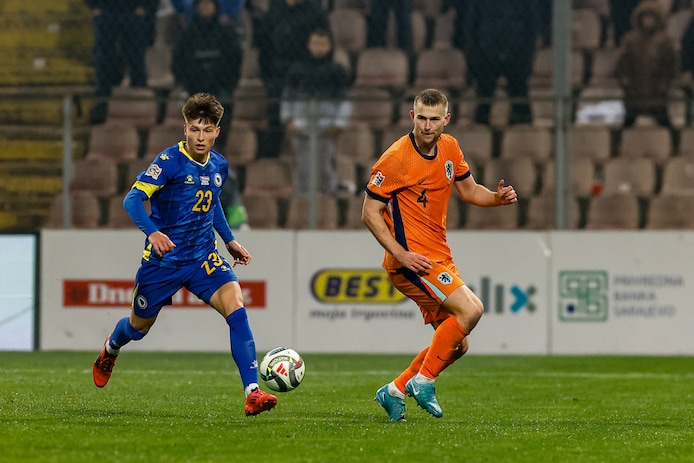 PSV zet de kaarten op international uit Bosnië en Herzegovina, die ...