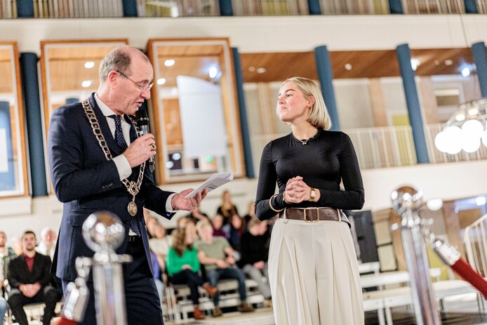 Burgemeester Schelberg: Wees dankbaar voor ‘gewoon’ | Enschede ...