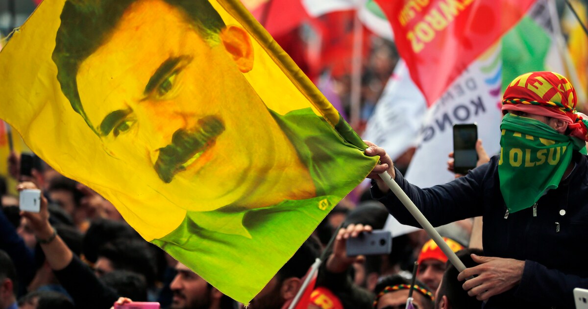 PKK kondigt staakt-het-vuren aan na oproep van leider Öcalan vanuit ...