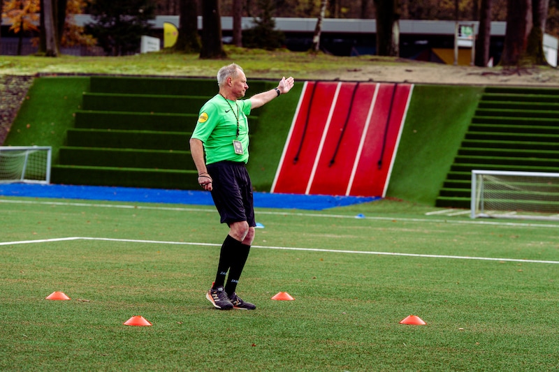 Van topscorer naar beste scheidsrechter van Nederland? Mark (36) uit ...