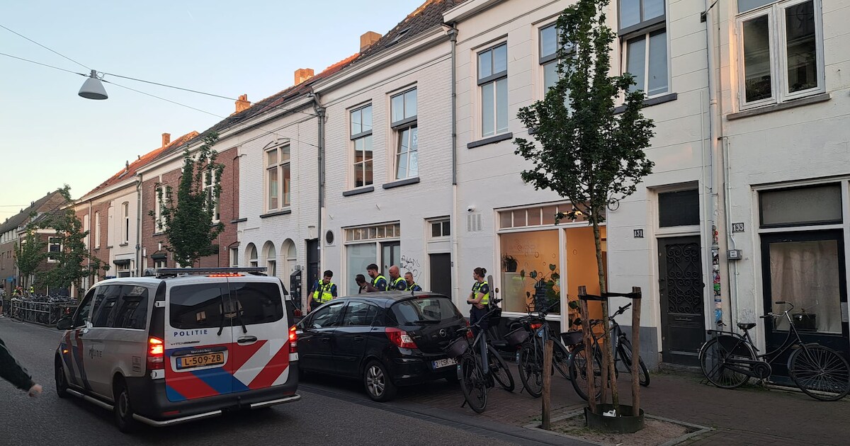 Man (40) met harddrugs op zak beledigt boa en moet mee met politie ...