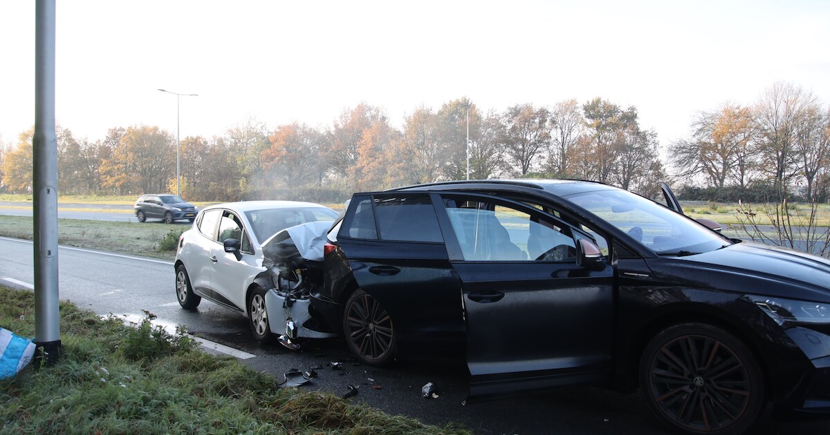 Kop-staartbotsing zorgt voor schade op afrit N271 bij Gennep | Regio ...
