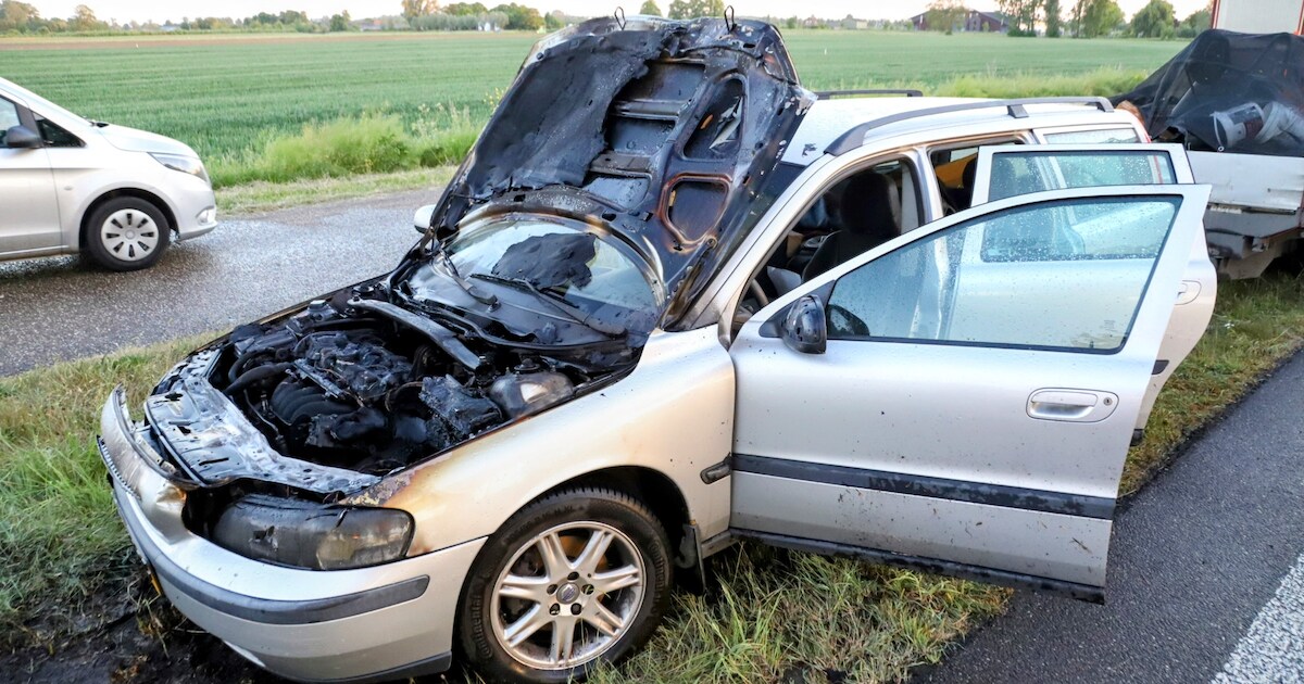 Brand onder motorkap van auto op de N320 in Culemborg | Culemborg | De ...