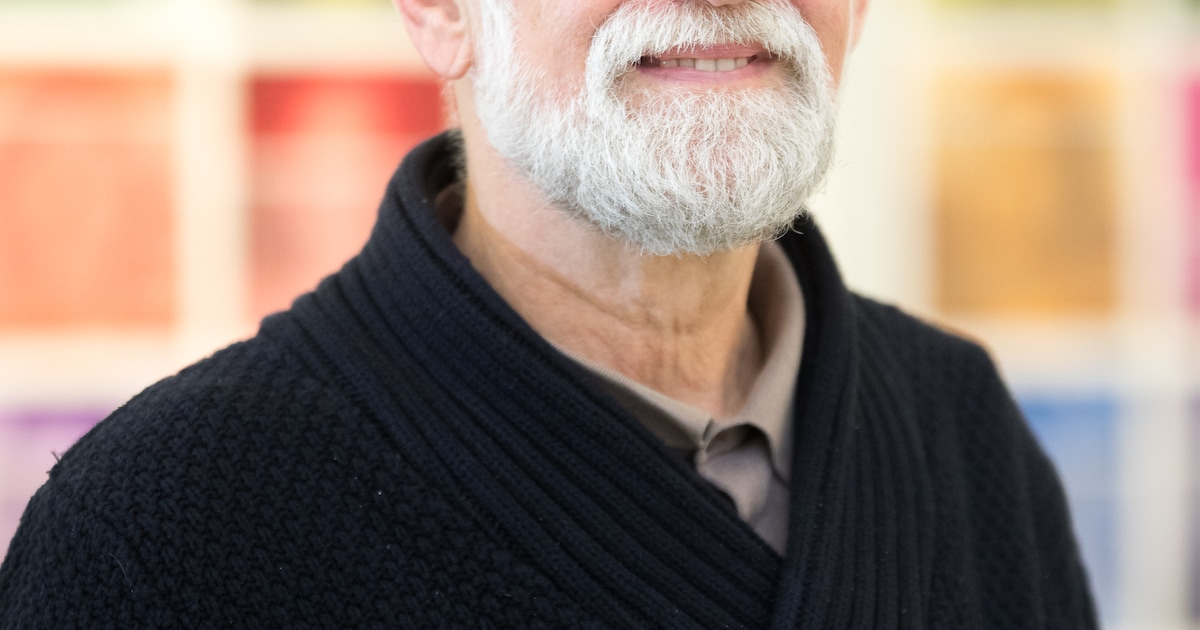 Jack Bogers krijgt verguld Wagenings erezilver bij afscheid van ...