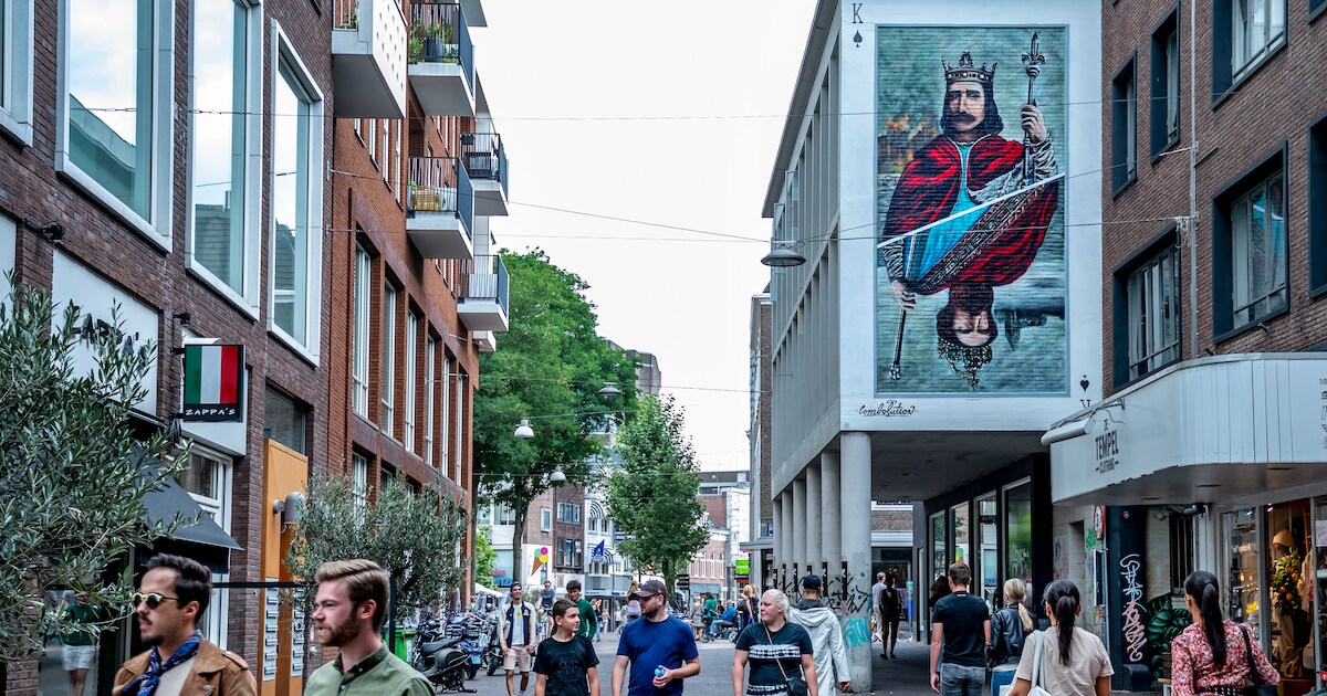 ‘Schoppen keizers’ kijken uit over Plein 1944 | Regio | De Gelderlander.nl