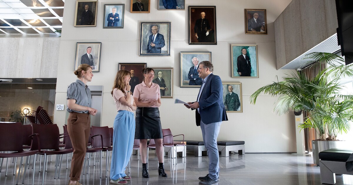 Komt er een vrouw aan de wand te hangen in het Eindhovense stadhuis ...