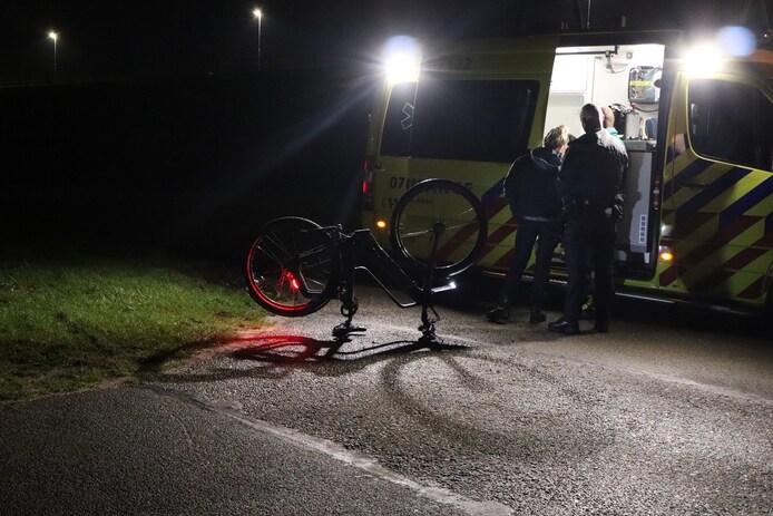 Fietser raakt gewond bij val op de Lathumsedijk | Duiven | gelderlander.nl