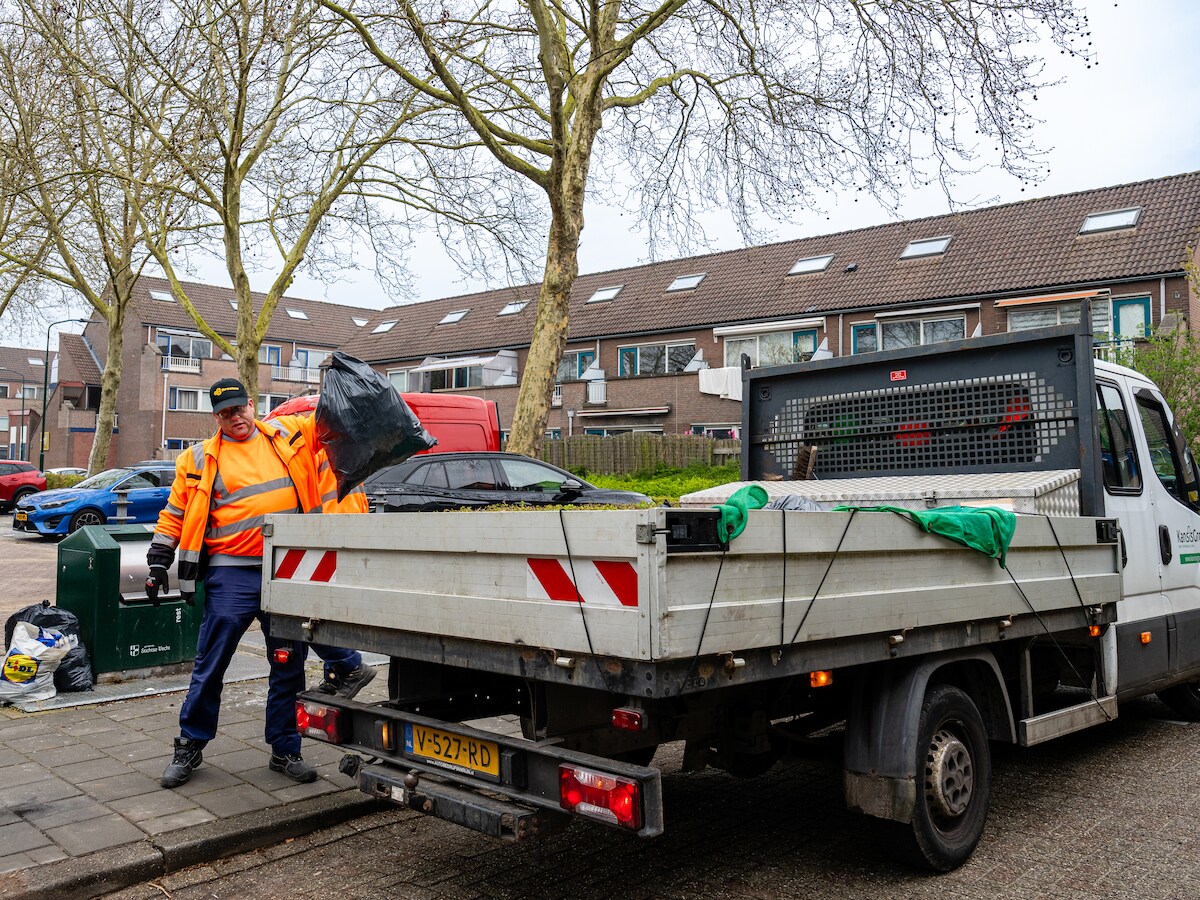 Jacht op afvaldumpers in Stichtse Vecht: boa’s doorzoeken afval en ...