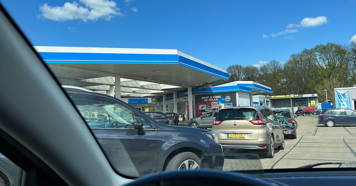 Gele kentekens zorgen voor files en gevaar op Duitse weg, tankstation ...