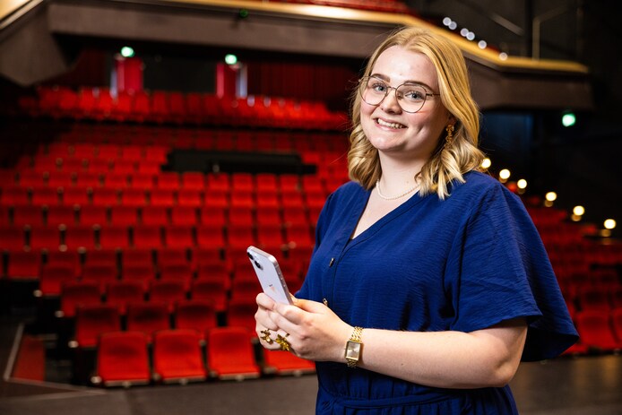 Karlijn (22) strijdt tegen telefoonverslaving: ‘Ik wil mensen wakker ...