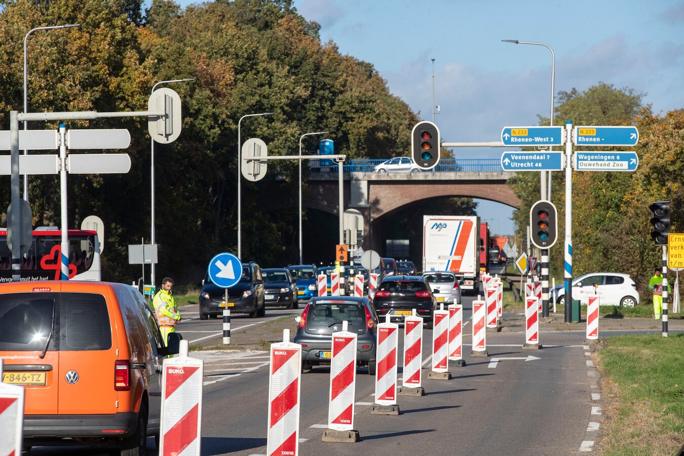 Werk aan de winkel voor slimme verkeerslichten bij Rhenen | Foto | gelderlander.nl