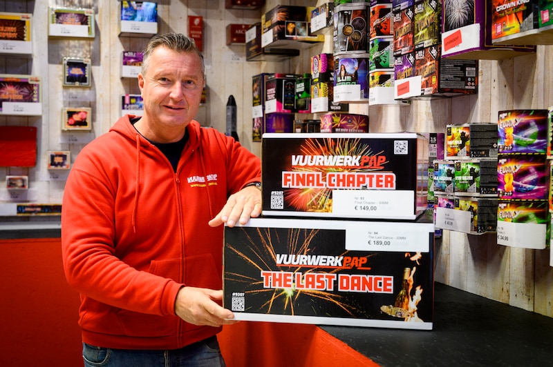 Vuurwerkverkoper Johan (53) sluit zijn loods voor het laatst: ‘Het ...