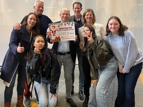 Leerlingen Gerrit Komrij College schenken 7388,98 euro aan SKB in ...