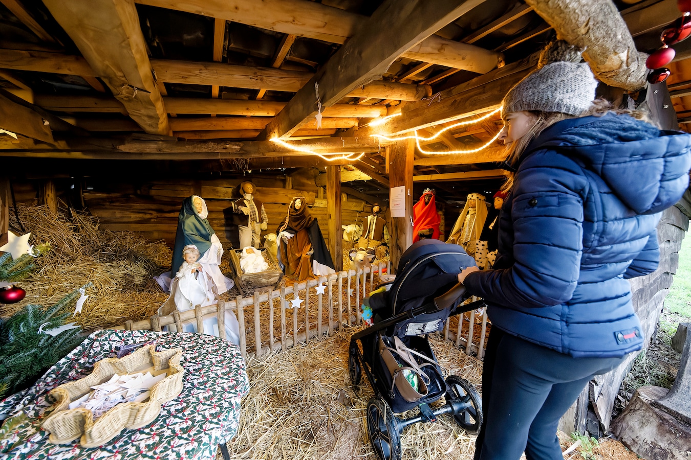 Hier staan misschien wel de meeste kerststallen van het land ...