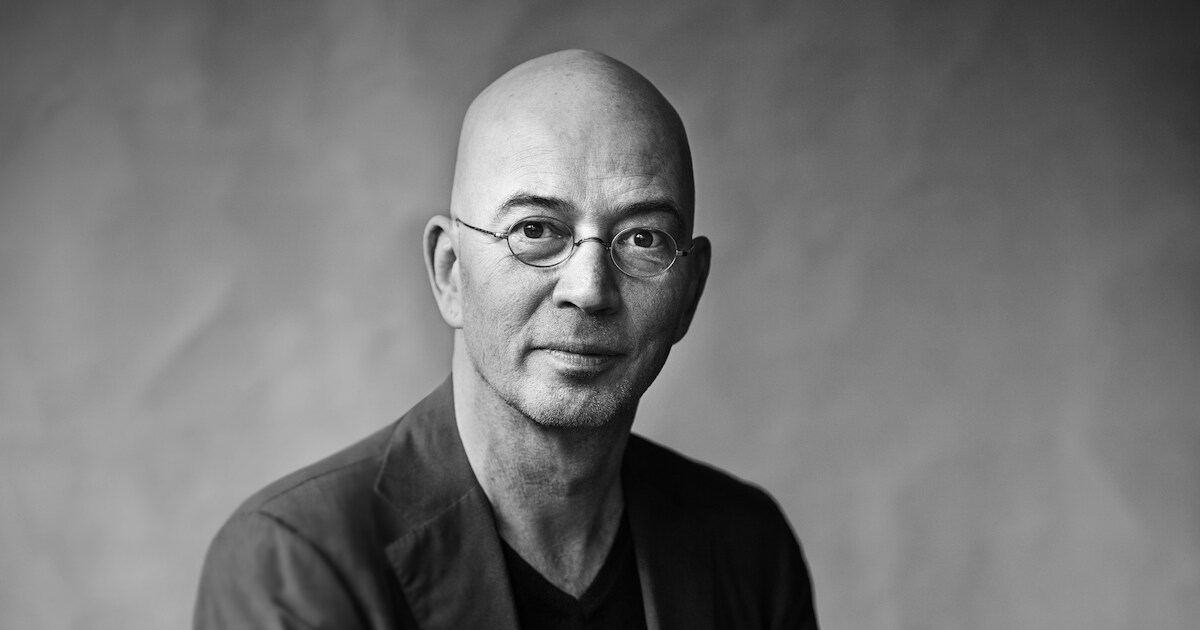 ‘Huissense’ roman Tommy Wieringa gratis uitgedeeld; schrijver even ...