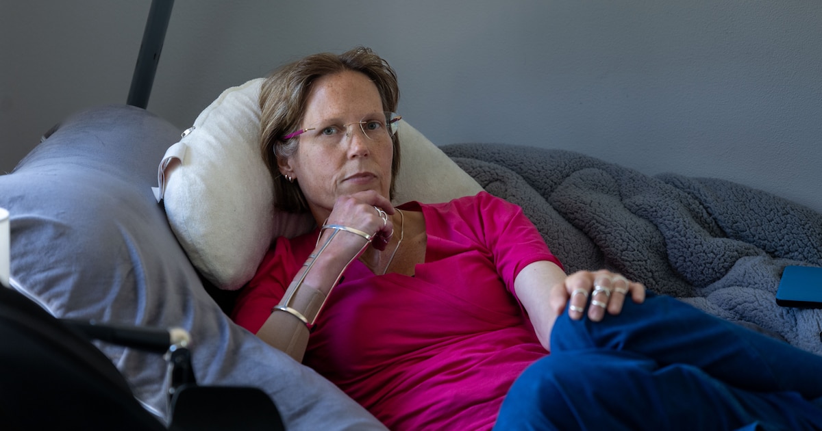 José ligt 20 uur per dag op bed, nu krijgt ze geen vergoeding meer voor ...