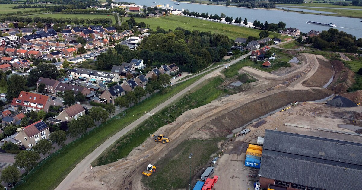 Ingeborg heeft straks ineens een dijk van 8,31 meter in haar achtertuin ...