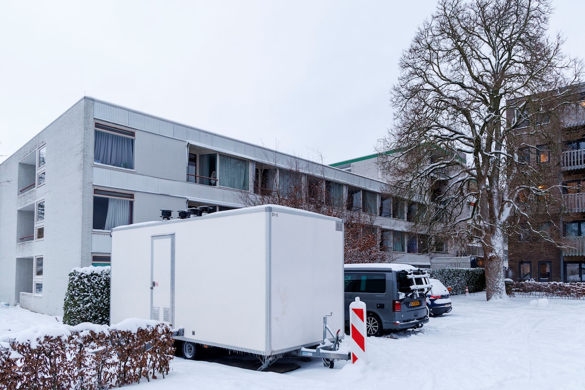 100 mensen in dit complex zitten al sinds Tweede Kerstdag zonder ...