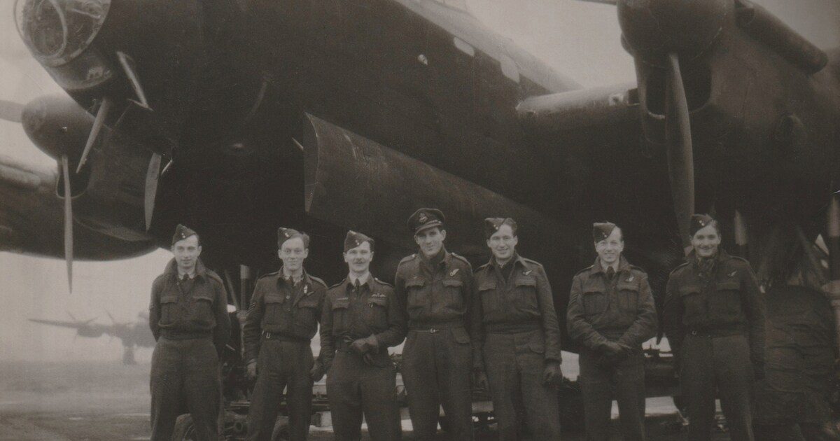 Neef van gesneuvelde Canadese vliegenier onthult in Velp monument op ...