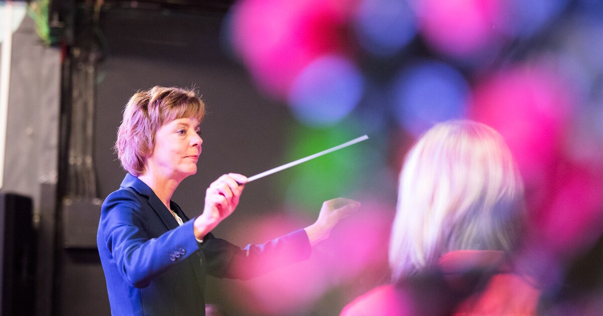 Helga Beck wint dirigeerwedstrijd 'Maestro van Arnhem' | Arnhem | De ...