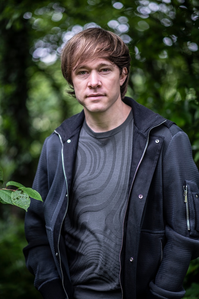 Na ‘De Slimste Mens’ doet thrillerschrijver Thomas Olde Heuvelt nu mee ...