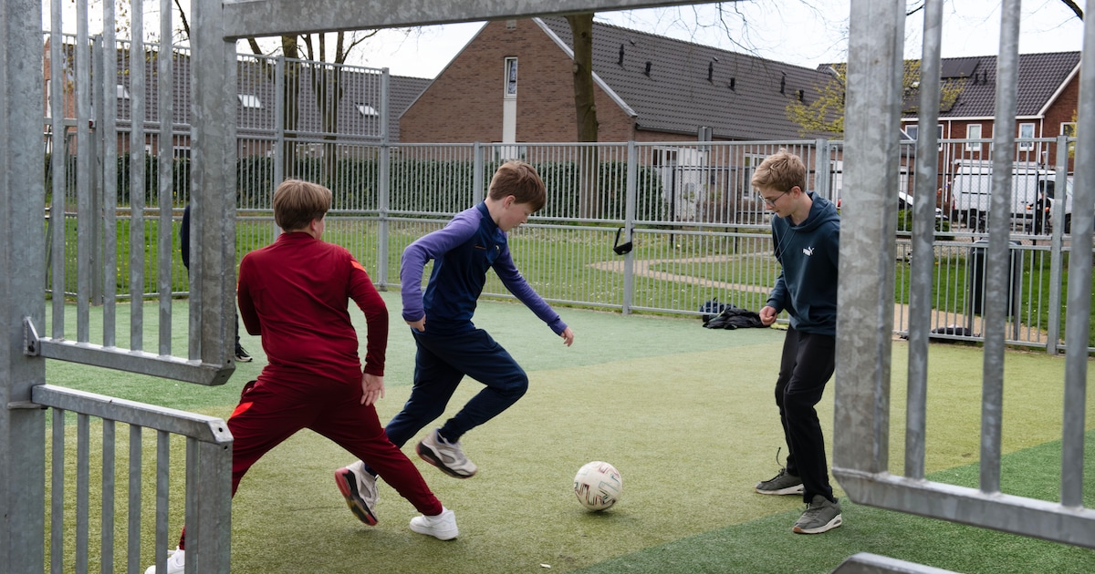 Explosieve situatie rond voetbalkooi Ochten blijft: ‘Omwonenden voelen ...