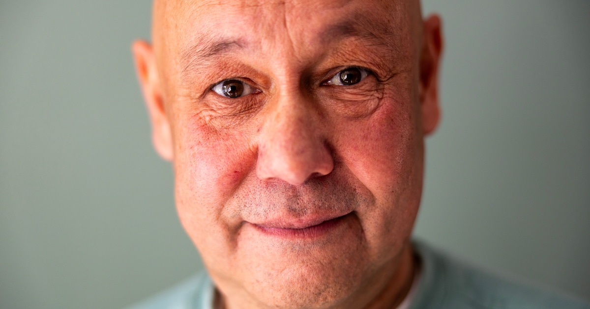 ‘Meester Edward’ leerde duizenden kinderen zwemmen, tot hij zijn ...