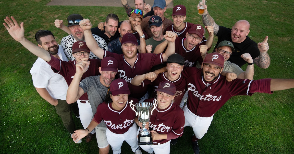 Kampioensfeest op het honkbalveld is meteen een reünie: ‘Het sfeertje ...