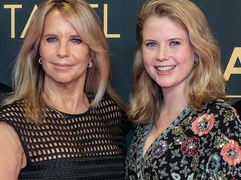 Noa Vahle en moeder Linda belanden per ongeluk in pikante nachtclub ...