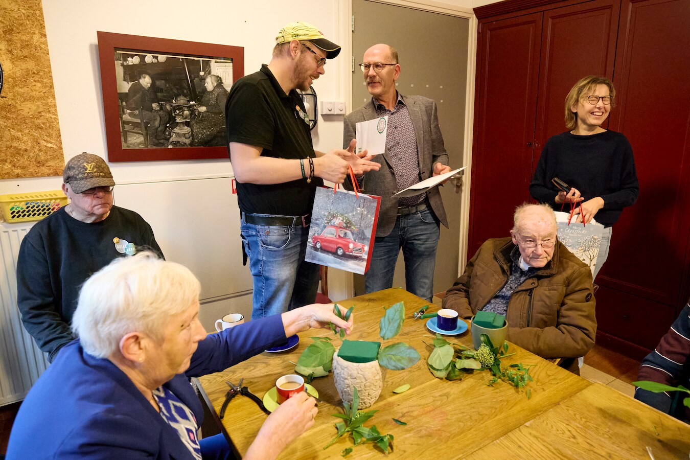 Wiet (85) straalt om kerstkaart van scholieren: ‘Dit is leuk om te ...