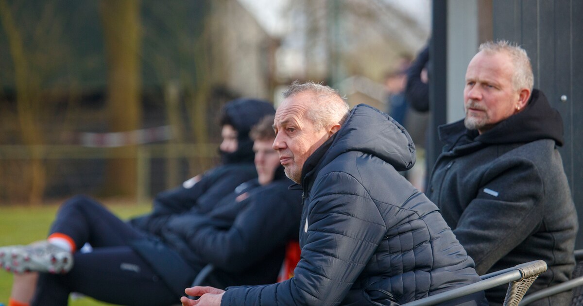 Deze amateurtrainer kijkt uit naar zijn voetbalpensioen: ‘Soms denk ik: wat doe ik hier ...