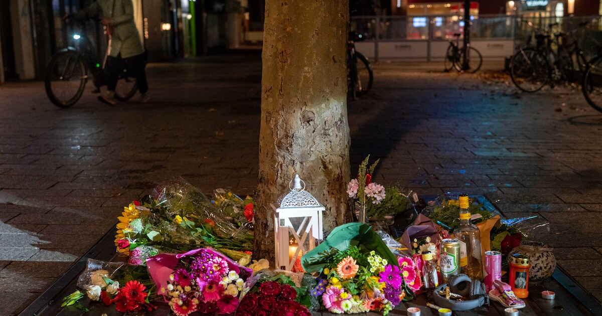 Bloemen en kaarsjes op plek waar 21-jarige Robel werd neergestoken in ...