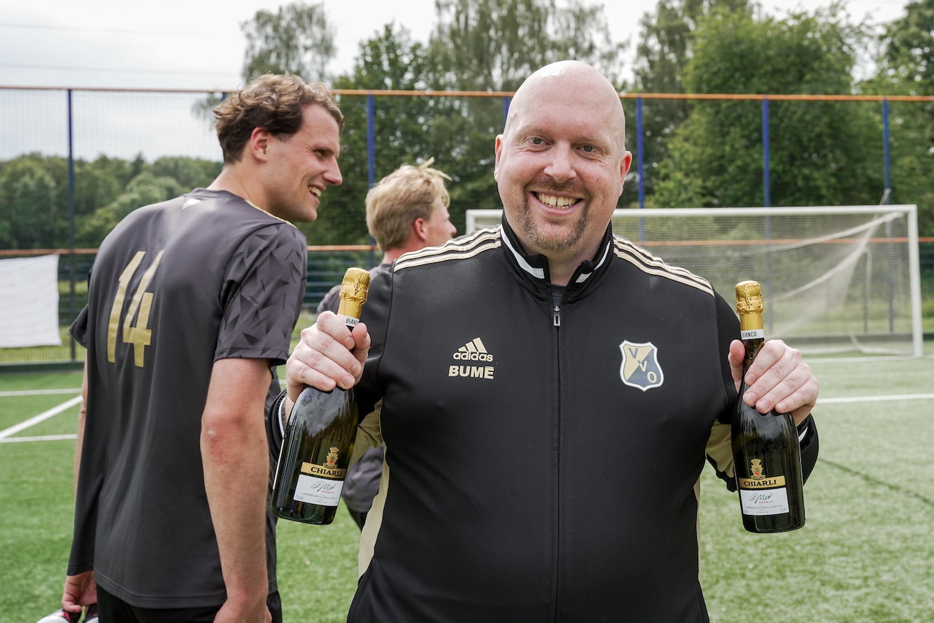 ‘Captain’ Cas drinkt een dag voor dé finale gewoon bier op het ...