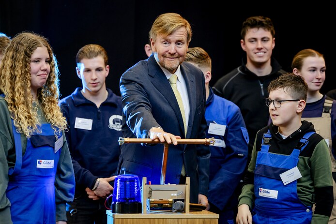 Koning opent nieuwe school in Gorinchem, het is niet het eerste Oranje-optreden in de stad ...