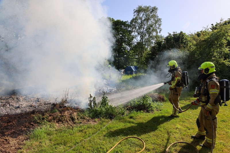 Veel rook bij brand aan de Postweg in Lunteren | Regio | De Gelderlander.nl