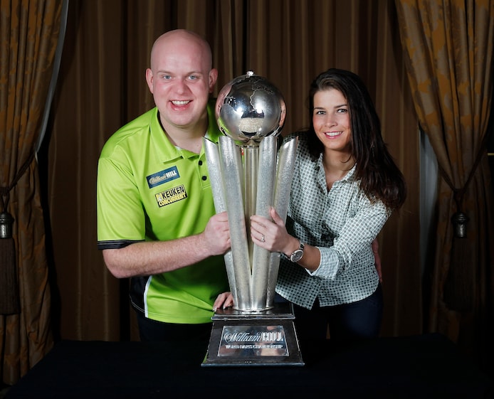 Michael van Gerwen stopt voorlopig met darts na breuk met vrouw Daphne: ‘We gaan zware tijd ...