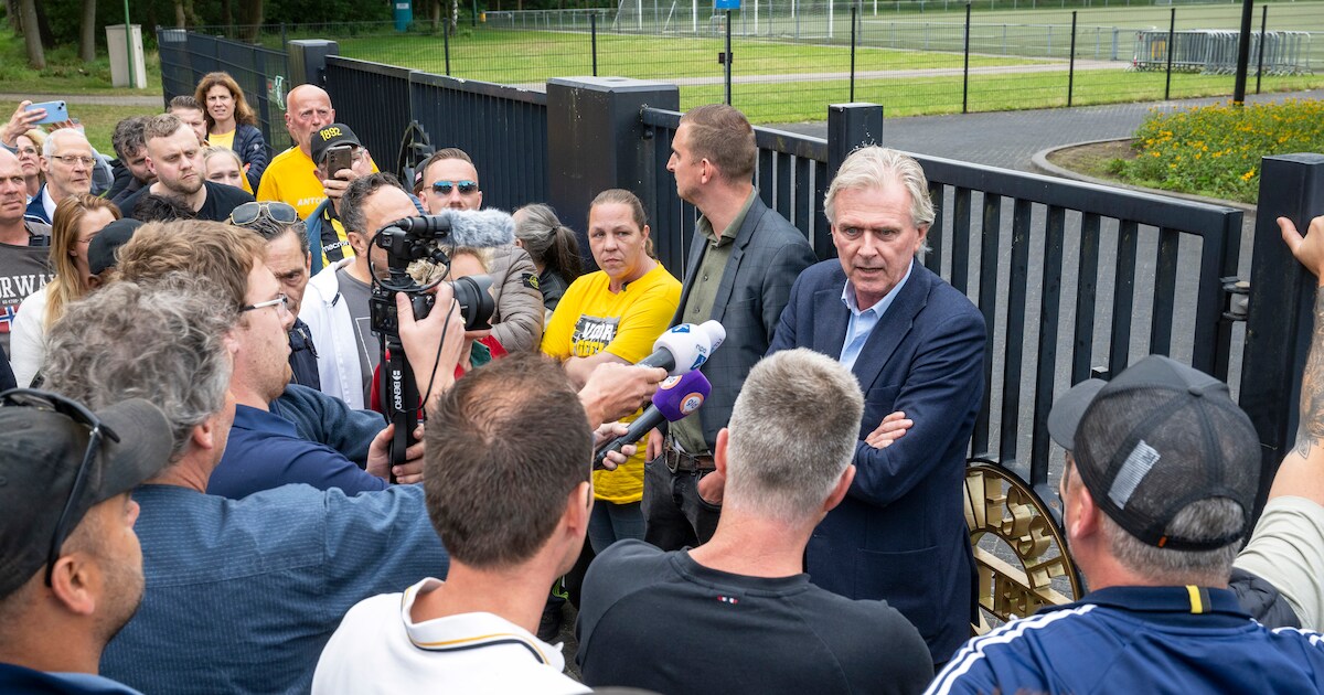 Vitesse en Guus Franke komen met dringende oproep: ‘Doe zo snel ...