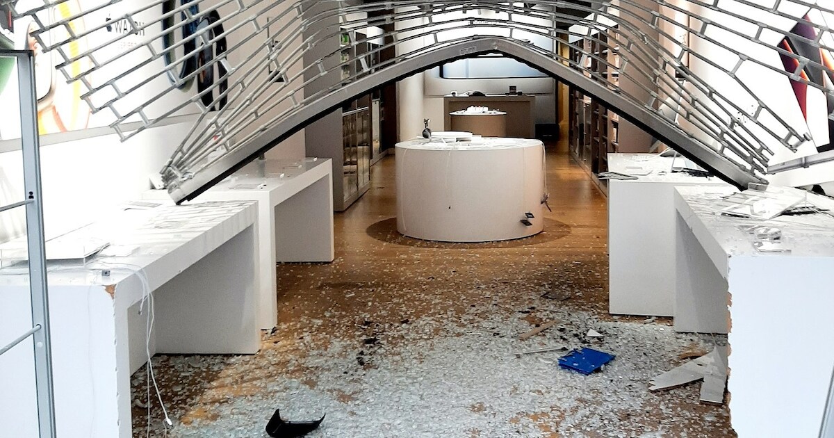 Dubbele ramkraak in centrum Breda zorgt voor ravage bij Samsung en Amac ...