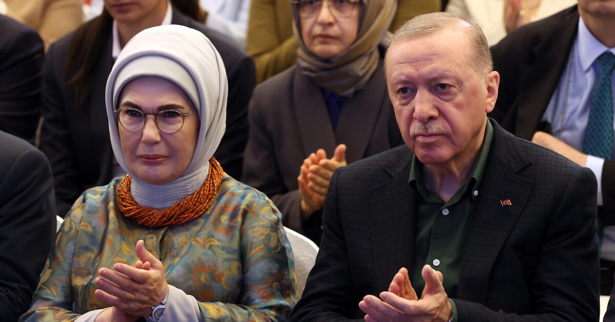 First lady Turkije schrijft brief naar Melania Trump over lot kinderen ...