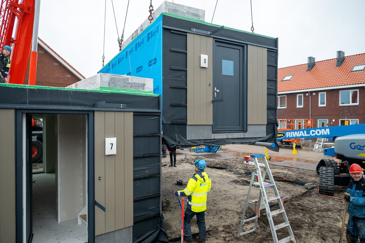 Zes woningen in één dag erbij in Sprang-Capelle: compleet met keuken ...