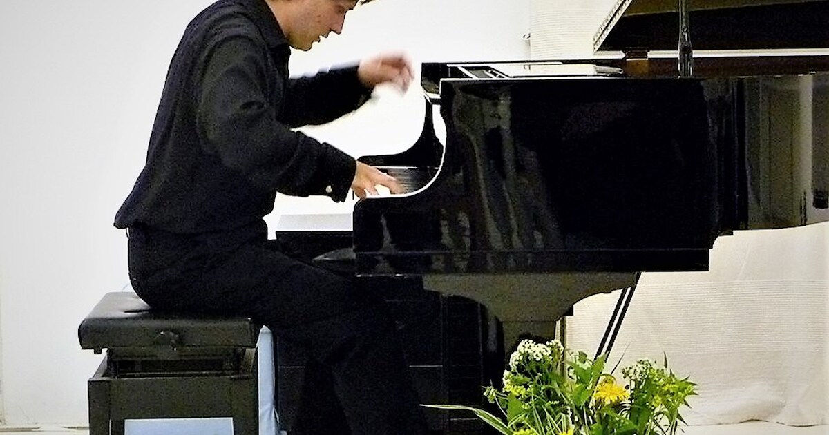Pianist Christian Sanders speelt weemoedige en stormachtige muziek in ...