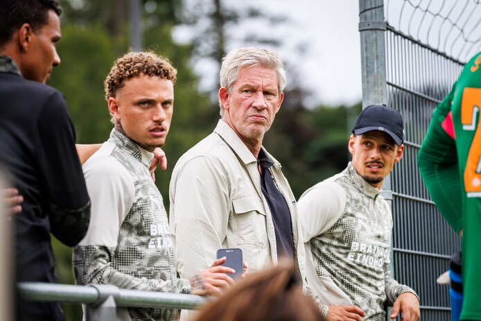 PSV wint oefenwedstrijd van Belgisch kampioen en ziet Nick Olij ...