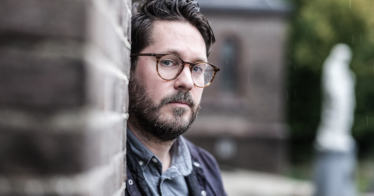 Na acht jaar is debuut Gijs Wilbrink af: ‘Ik heb heel lang gedacht dat het niet bijzonder is als ...