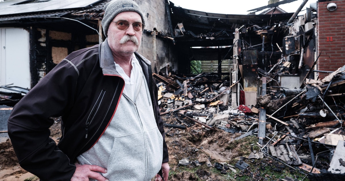 Marco is even naar de supermarkt, bij terugkomst staat zijn huis in ...